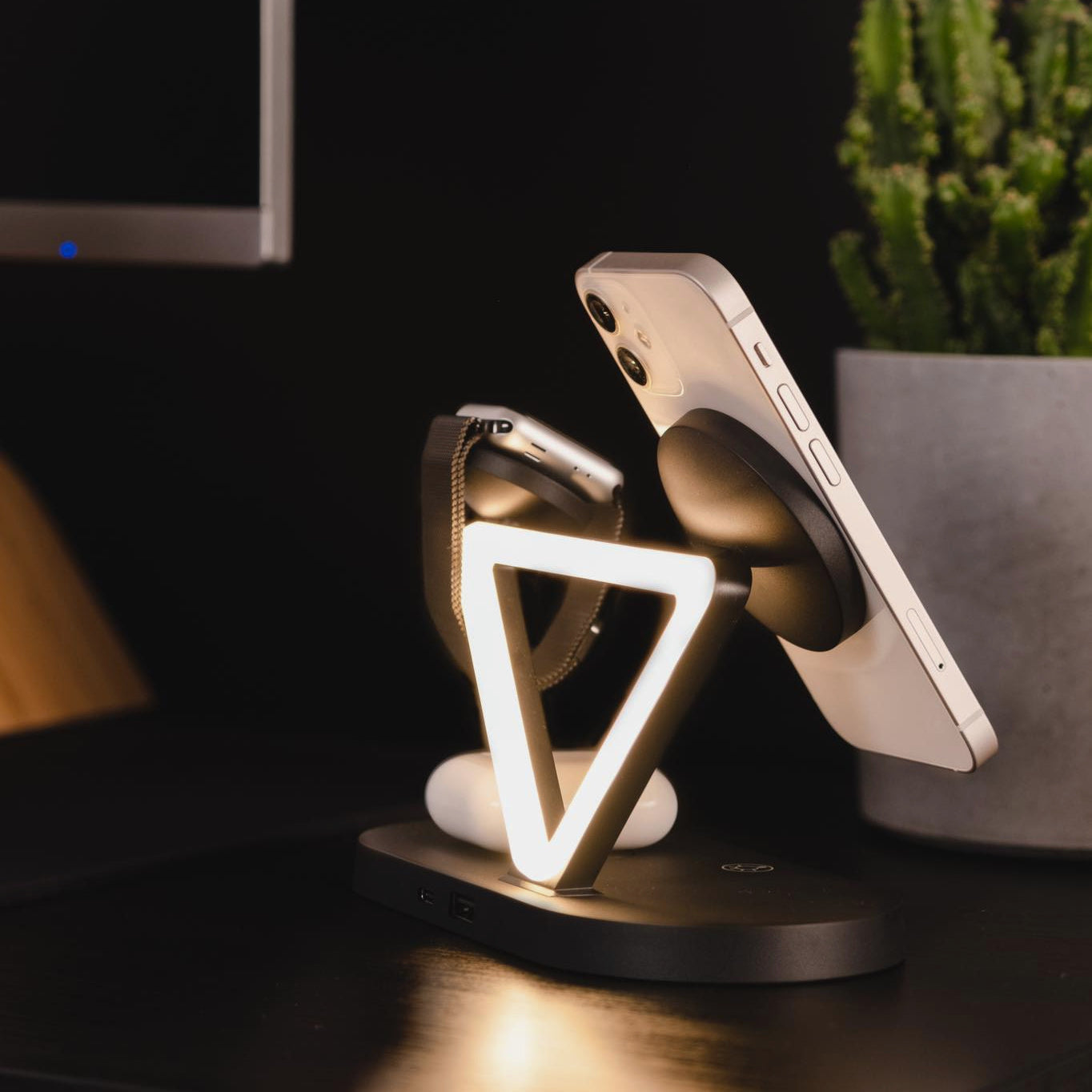 PRISM CHARGING STATION BY MDRNDOCK – mdrndock